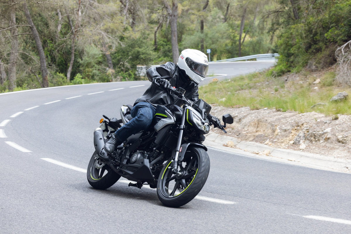 Prueba Macbor Shifter 125 EVO: naked sin carnet equipada a tope por ...