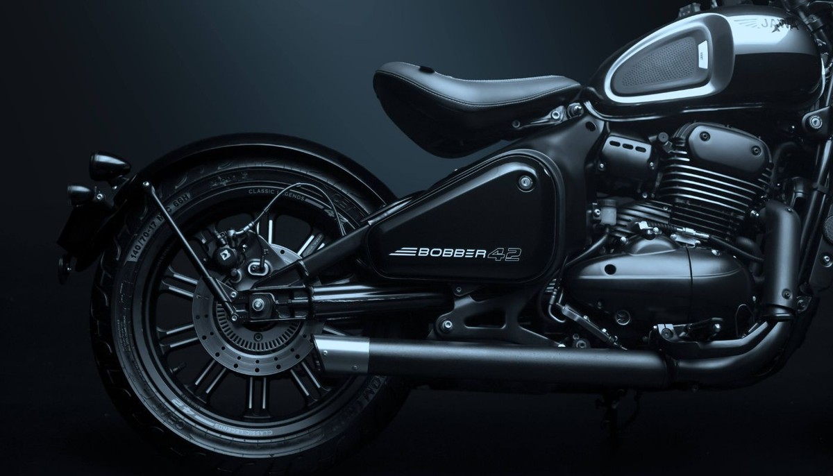 Jawa 42 Bobber Black Mirror: custom monoplaza por 2500 euros | Moto1Pro