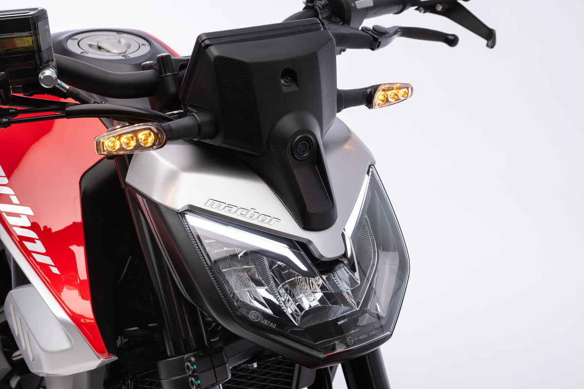 Prueba Macbor Shifter 125 EVO: naked sin carnet equipada a tope por ...