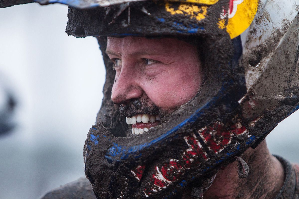 Watson domina la lluvia para ganar en Francia | Moto1Pro