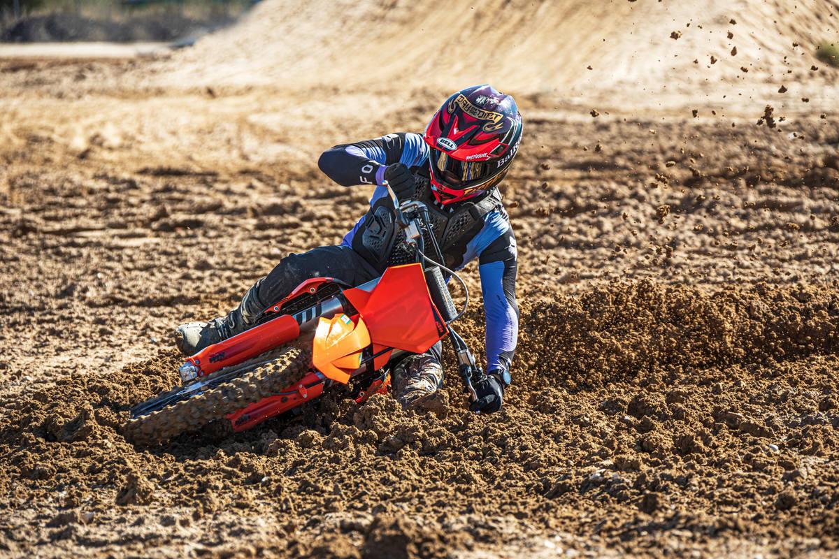 Prueba: KTM SX-F 450 2025... ¡ganadora! | Moto1Pro