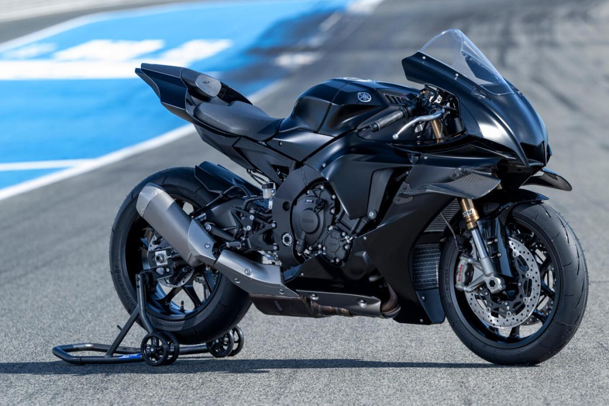 Nuevas Yamaha R1 Race y GYTR 2025: solo para circuito | Moto1Pro
