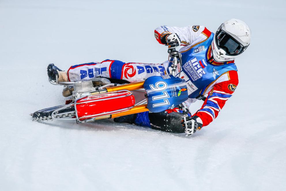 Ice Speedway Gladiators: hielo, clavos y ¡90 grados de inclinación ...