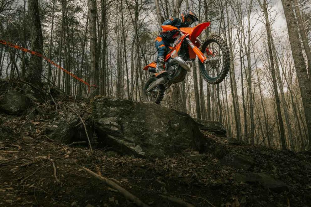 Las KTM XC 2025 heredan lo mejor del departamento Factory Racing | Moto1Pro